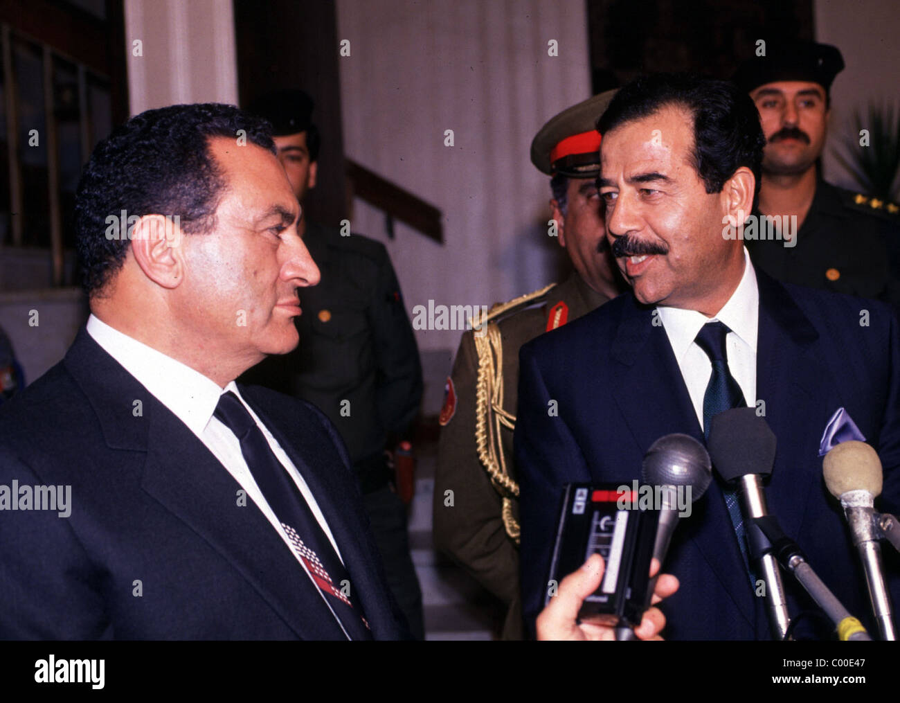 CAIRO, EGYPT -- 11/28/1988--IRAQI LEADER SADDAM HUSSEIN'S 1-DAY VISIT ...