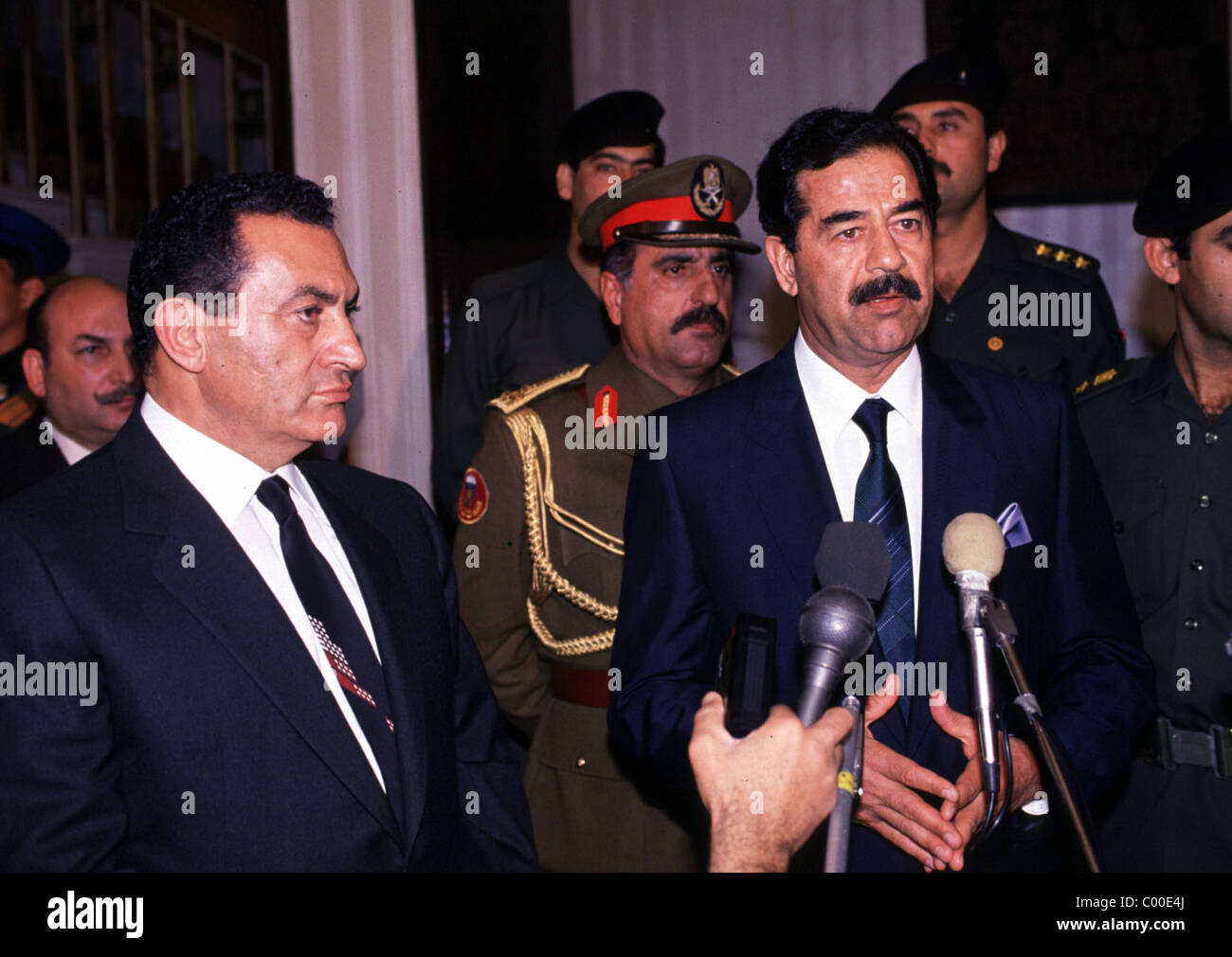 CAIRO, EGYPT -- 11/28/1988--IRAQI LEADER SADDAM HUSSEIN'S 1-DAY VISIT ...