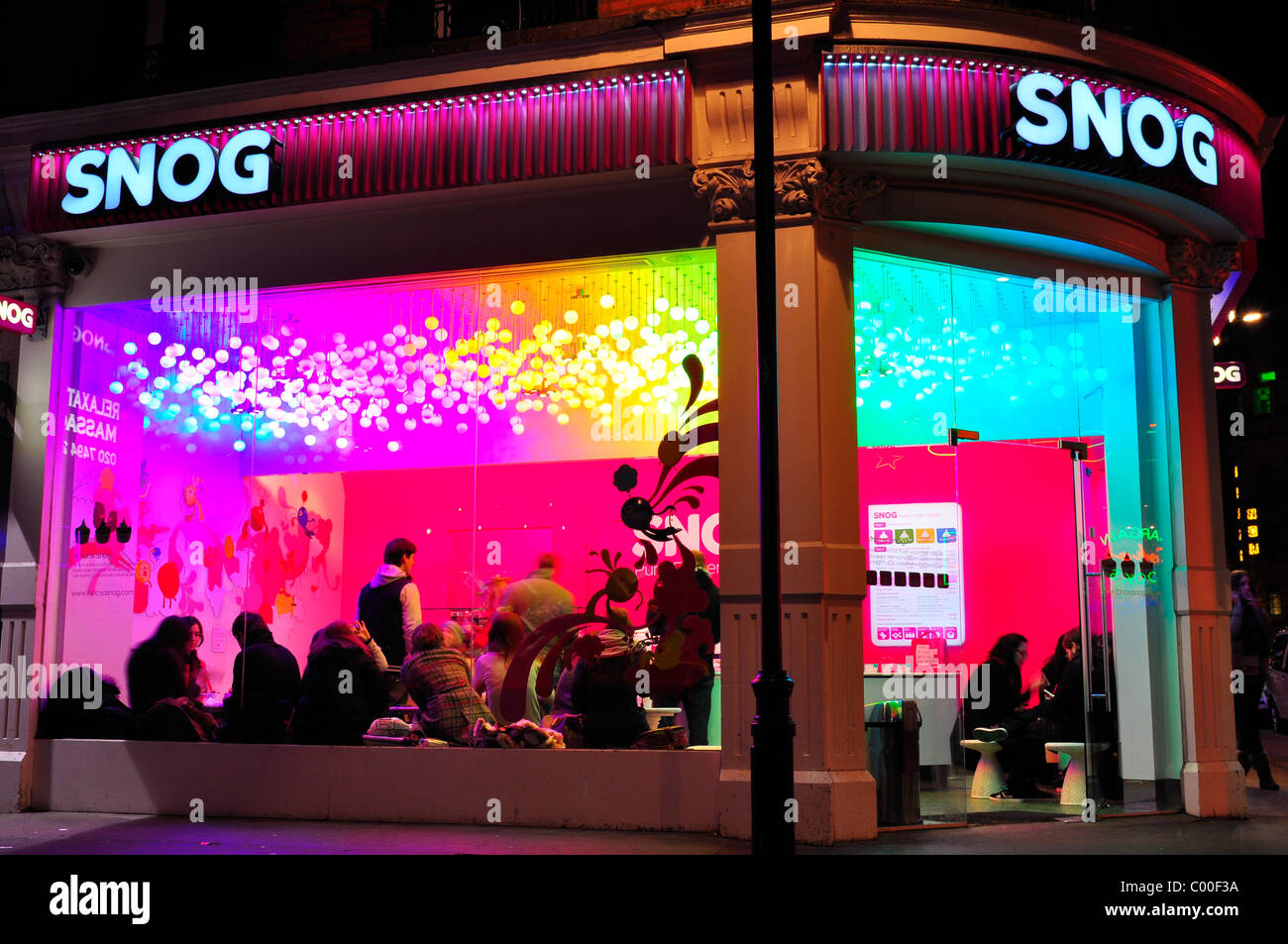 Snog hi-res stock photography and images - Alamy