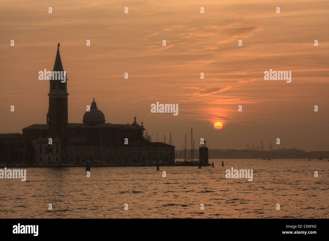 Skyline sunset silhouette venice hi-res stock photography and images ...