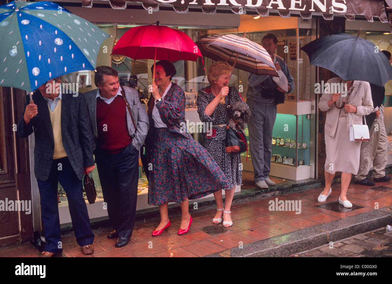Umbrellas rain people hi-res stock photography and images - Alamy