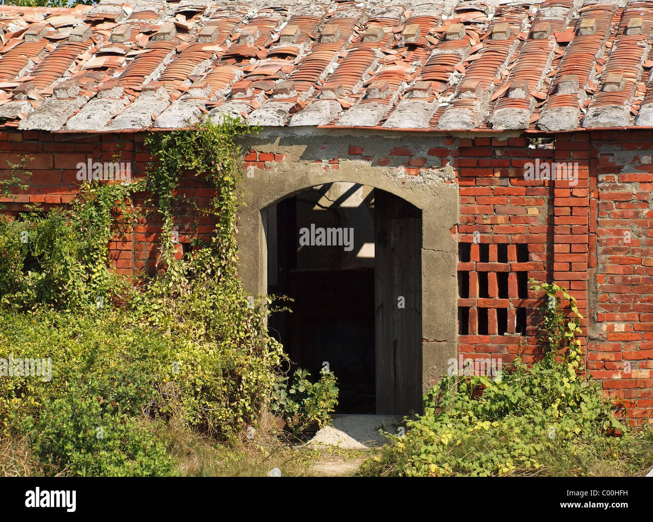 Old Chinese Farmhouse in southern Taiwan Stock Photo - Alamy