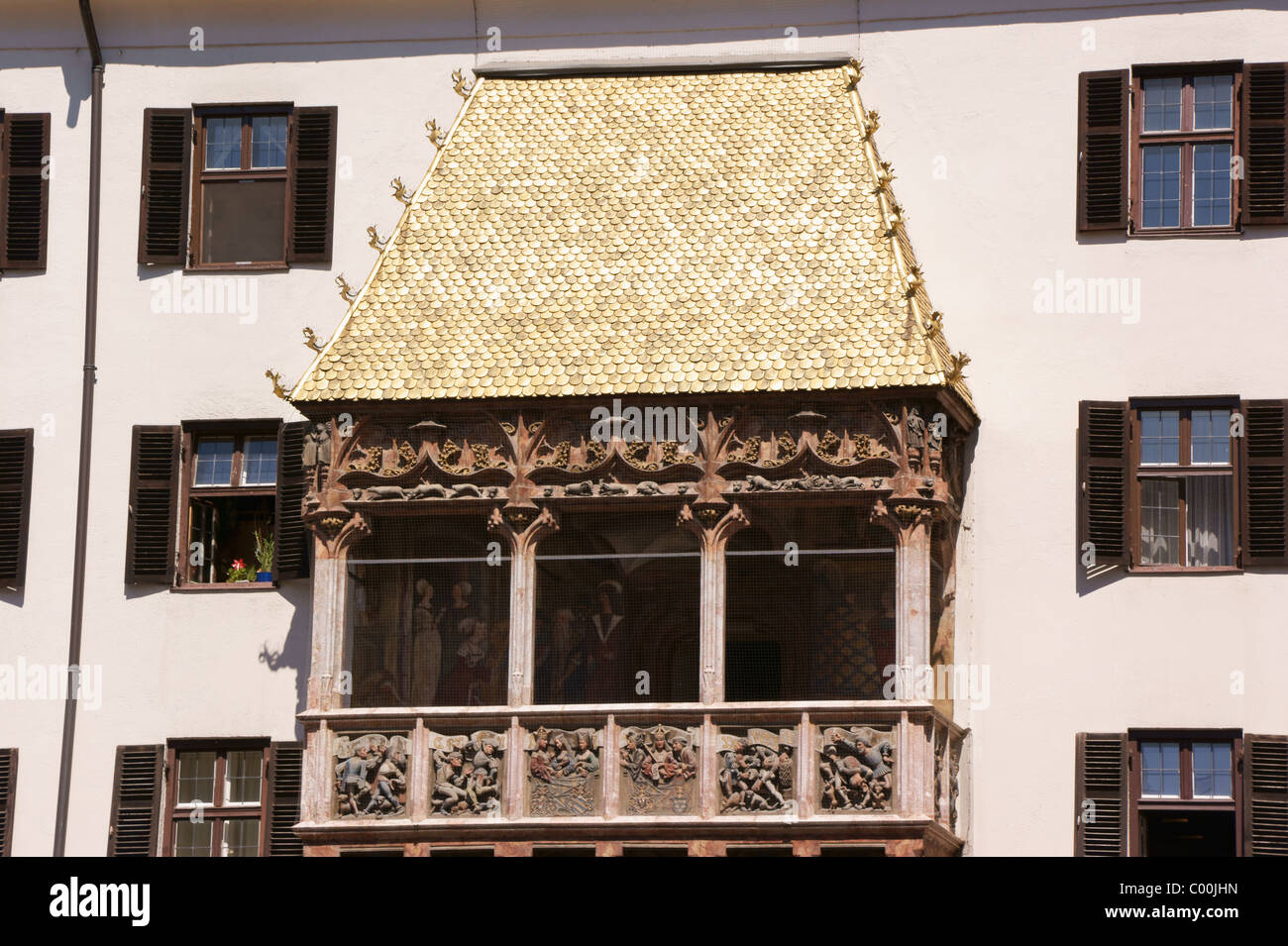 Golden roof tile hi-res stock photography and images - Alamy