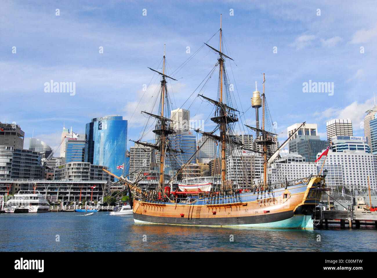 Endeavour, replica, ship, sydney hi-res stock photography and images ...