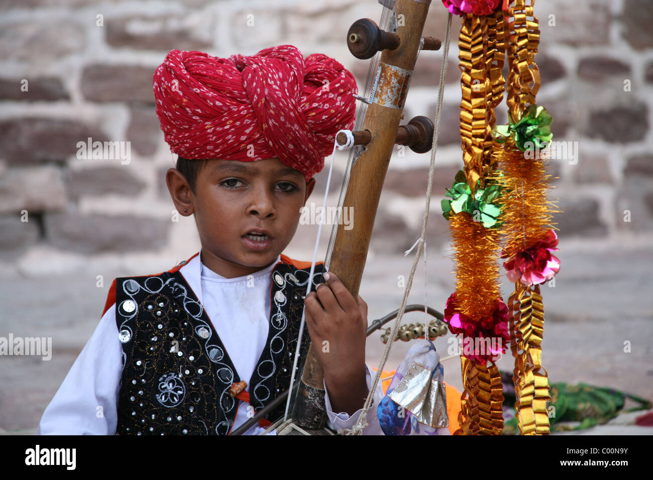 Sarangi hi-res stock photography and images - Alamy