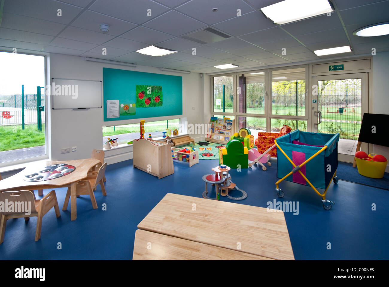 Empty classroom uk hi-res stock photography and images - Alamy