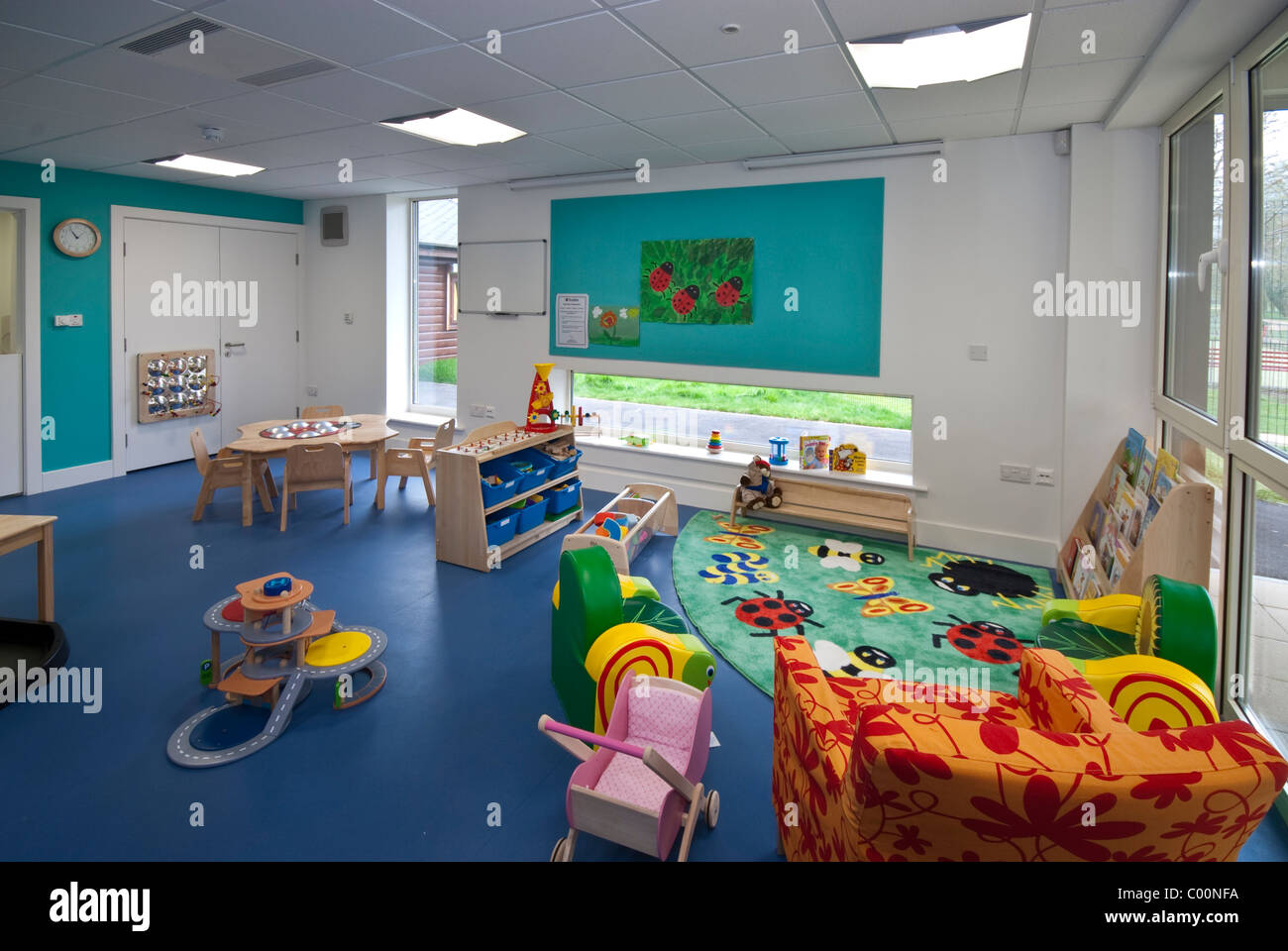 Primary school classroom uk hi-res stock photography and images - Alamy