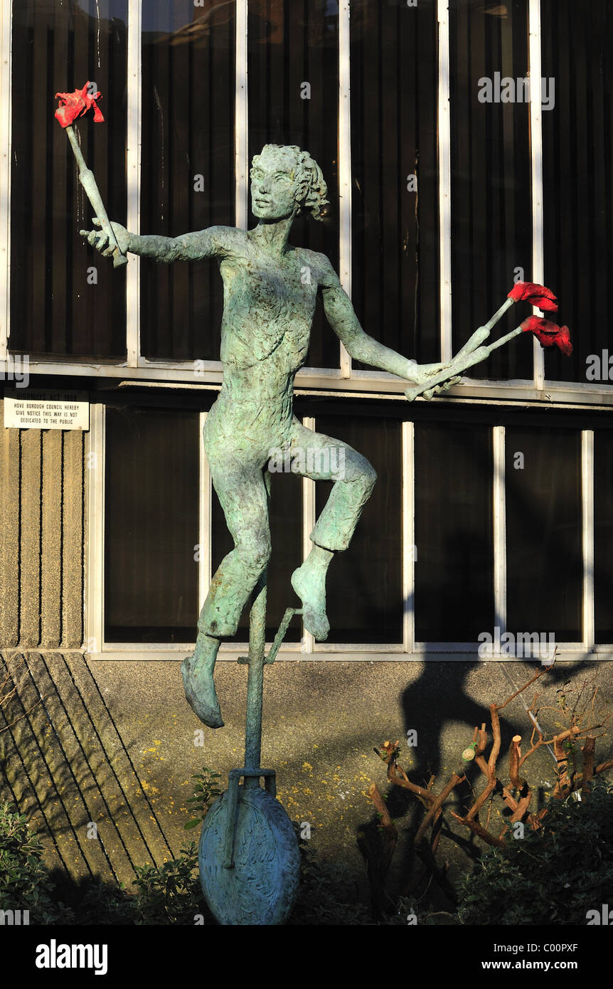 Public Art Juggler statue Stock Photo - Alamy
