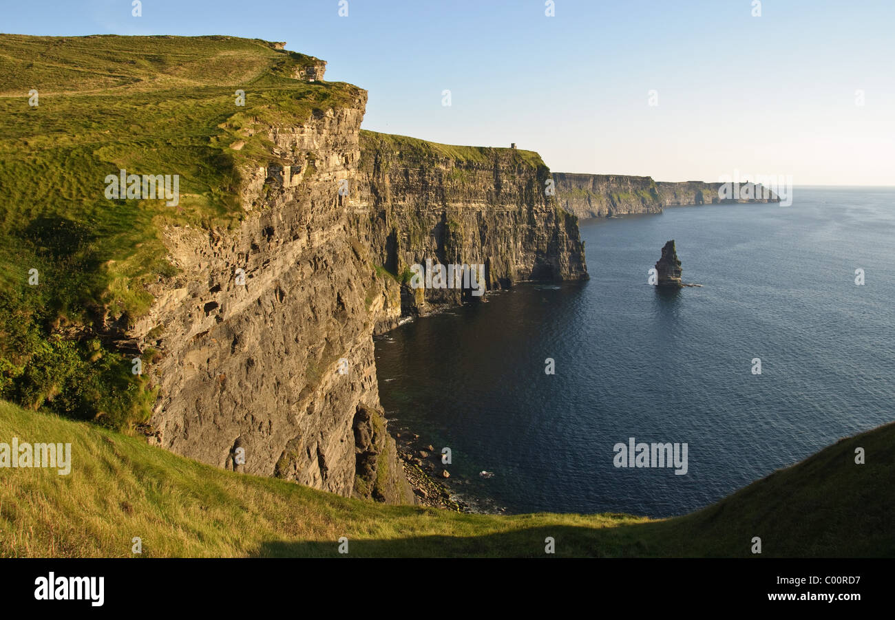 photo late sunset famous irish cliffs of moher Stock Photo - Alamy