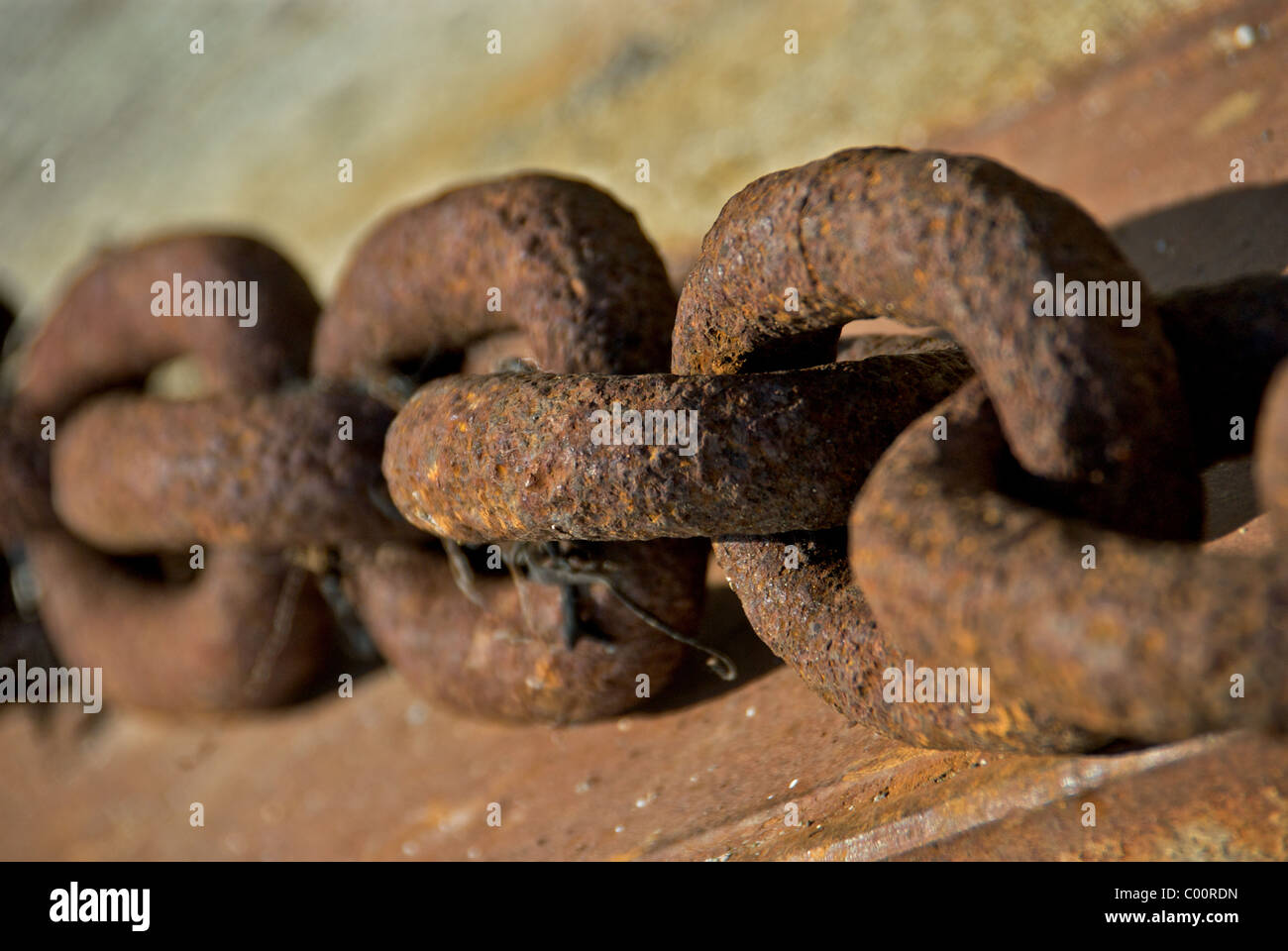 A thick heavy rusty chain Stock Photo - Alamy