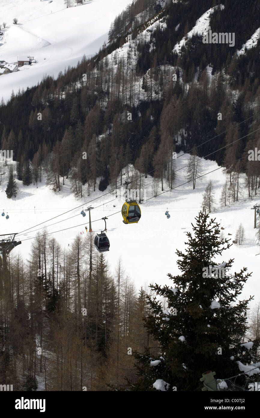 Cable car at Colfosco on the route from Corvara to Passo Gardena ...
