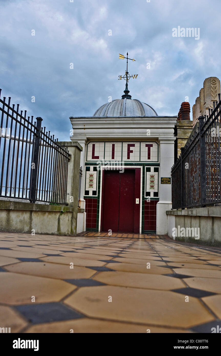 Wind lift hi-res stock photography and images - Alamy