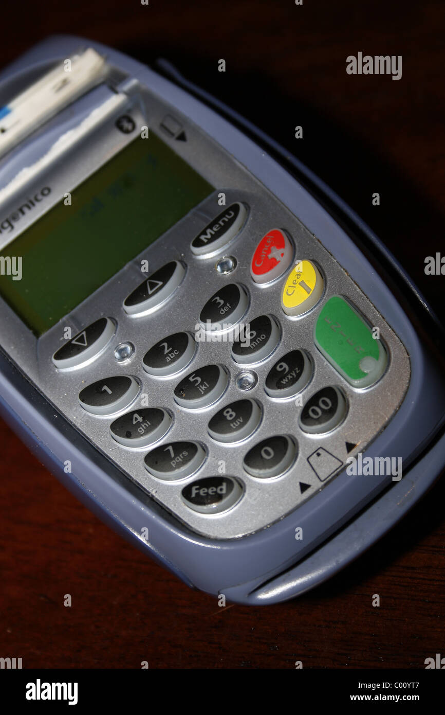 chip & pin machine Stock Photo - Alamy