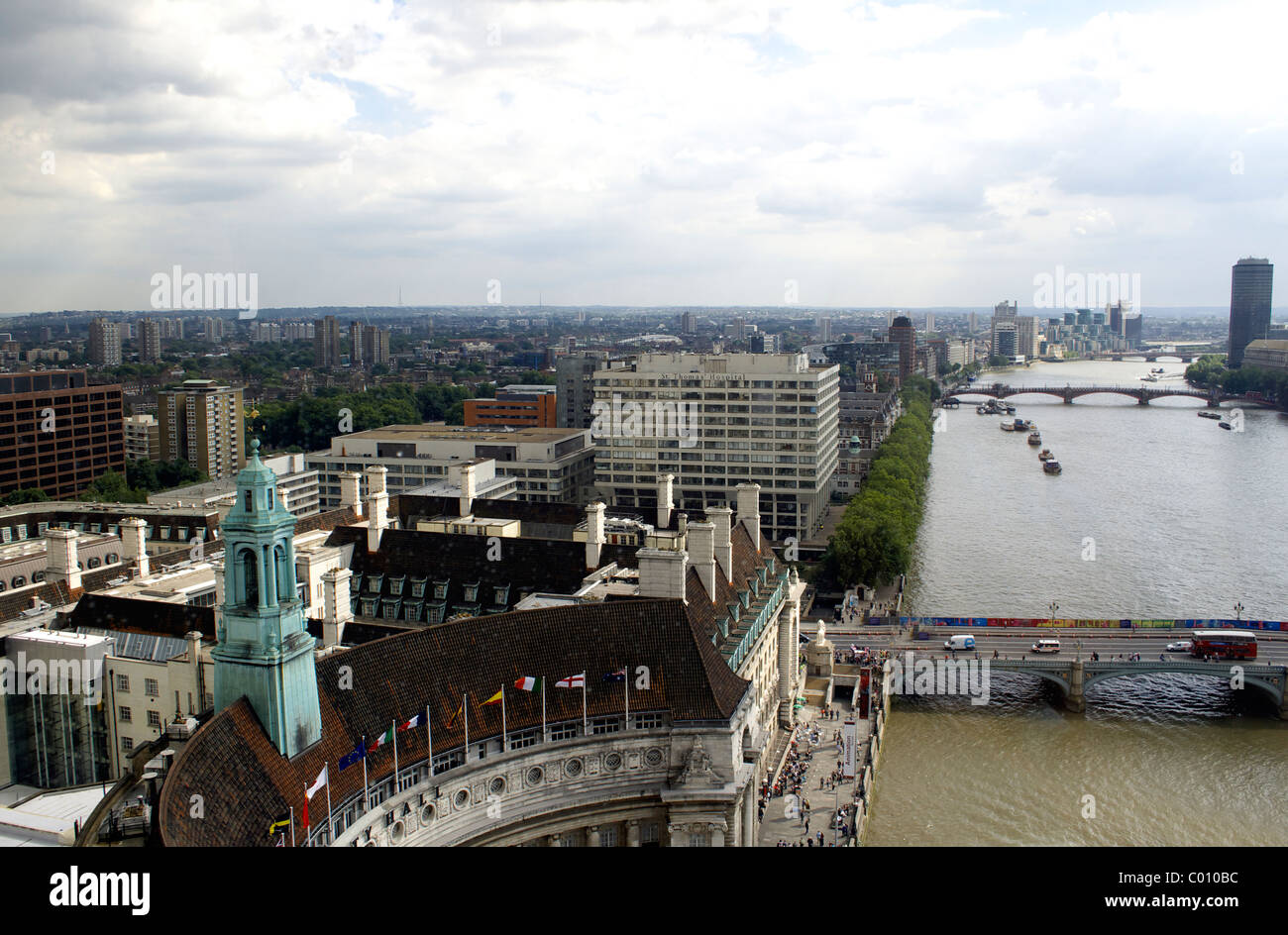 St thomas hospital london thames hi-res stock photography and images ...