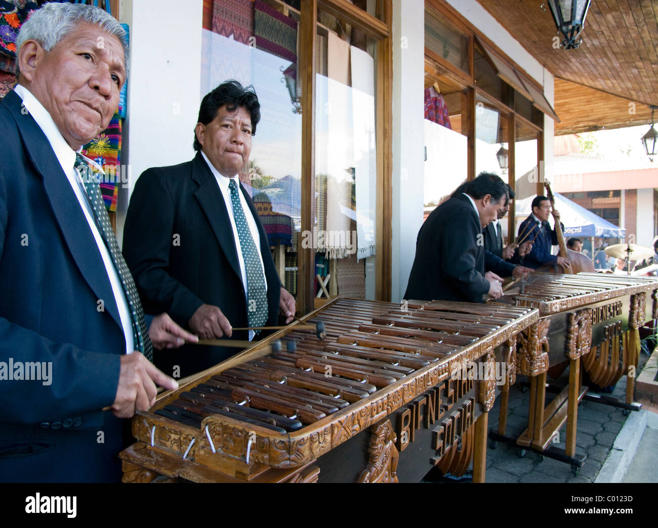People musicians marimba hi-res stock photography and images - Alamy