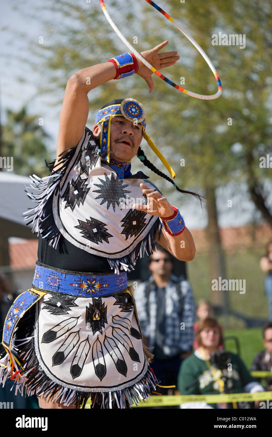 Native American Hoop Dance Stock Photos & Native American Hoop Dance ...
