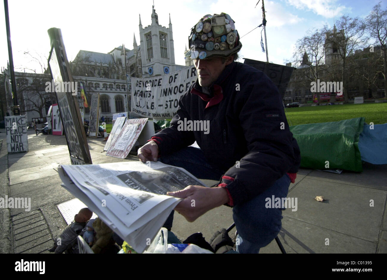 Peace protester brian haw in parliament square hi-res stock photography ...