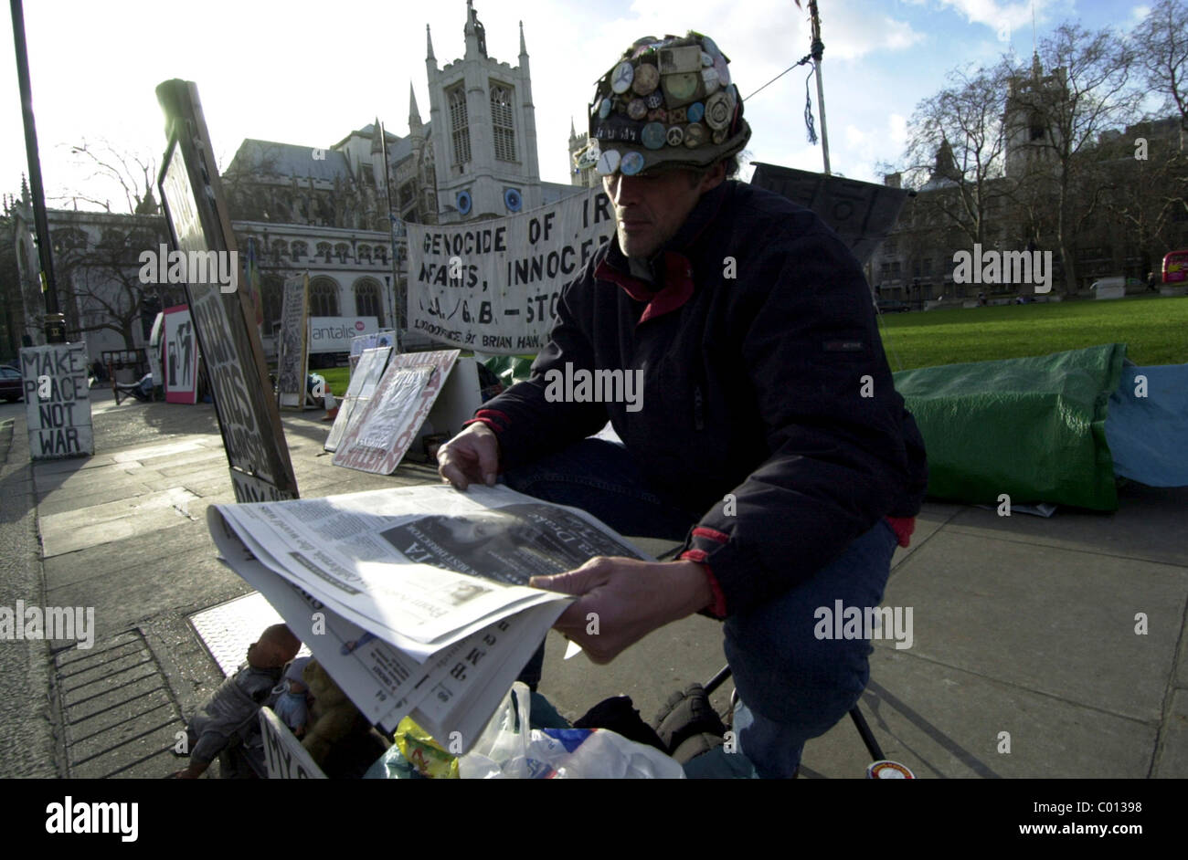 Peace protester brian haw in parliament square hi-res stock photography ...