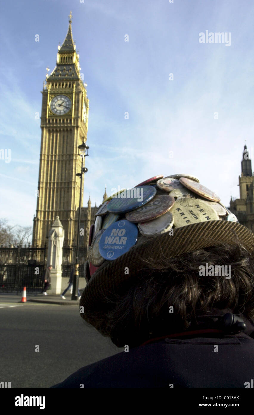 Peace protester brian haw in parliament square hi-res stock photography ...