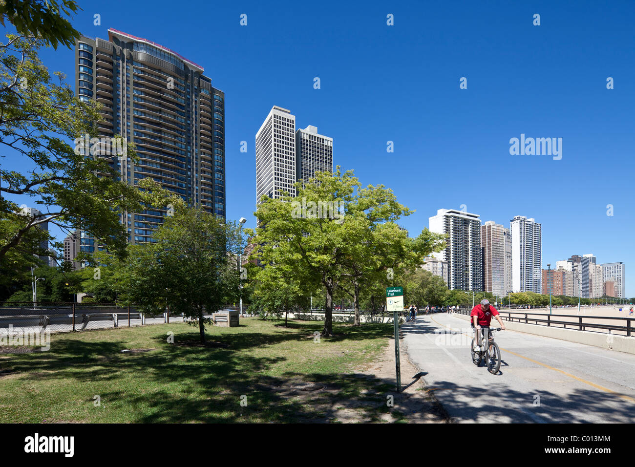 Chicago lakefront trail hi-res stock photography and images - Alamy