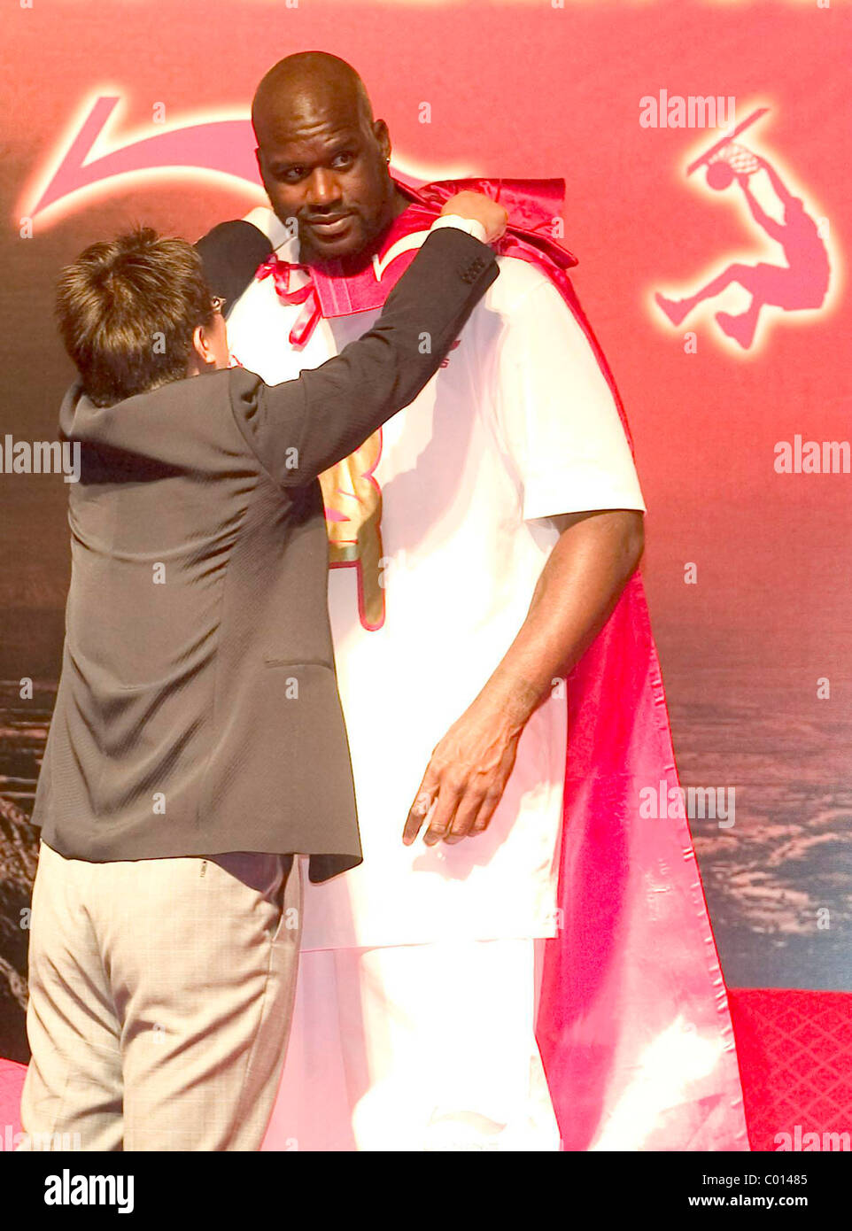 Shaquille O`Neal of the NBA`s Miami Heat waves wearing a cape after he ...