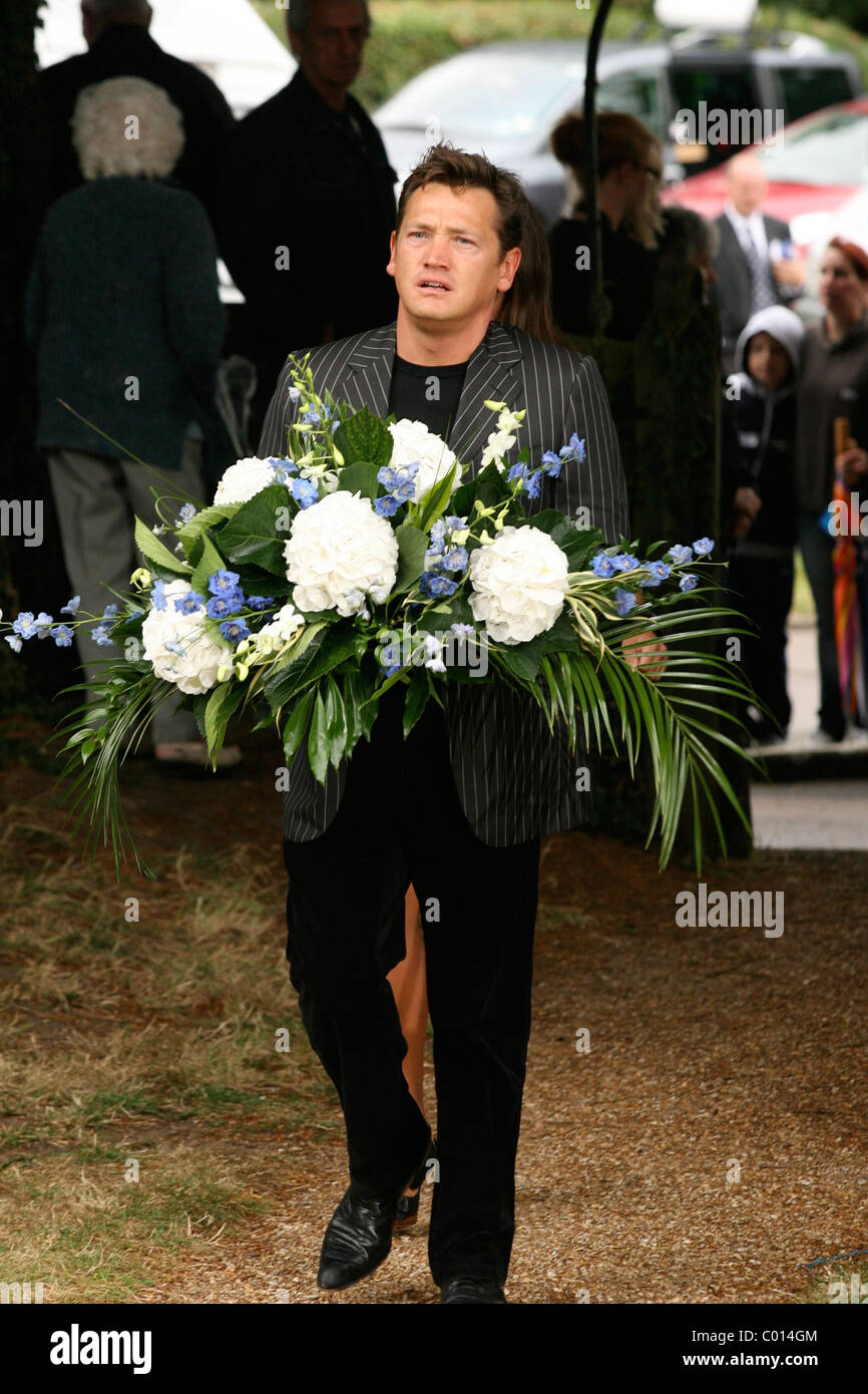 Mike reid funeral hi-res stock photography and images - Alamy