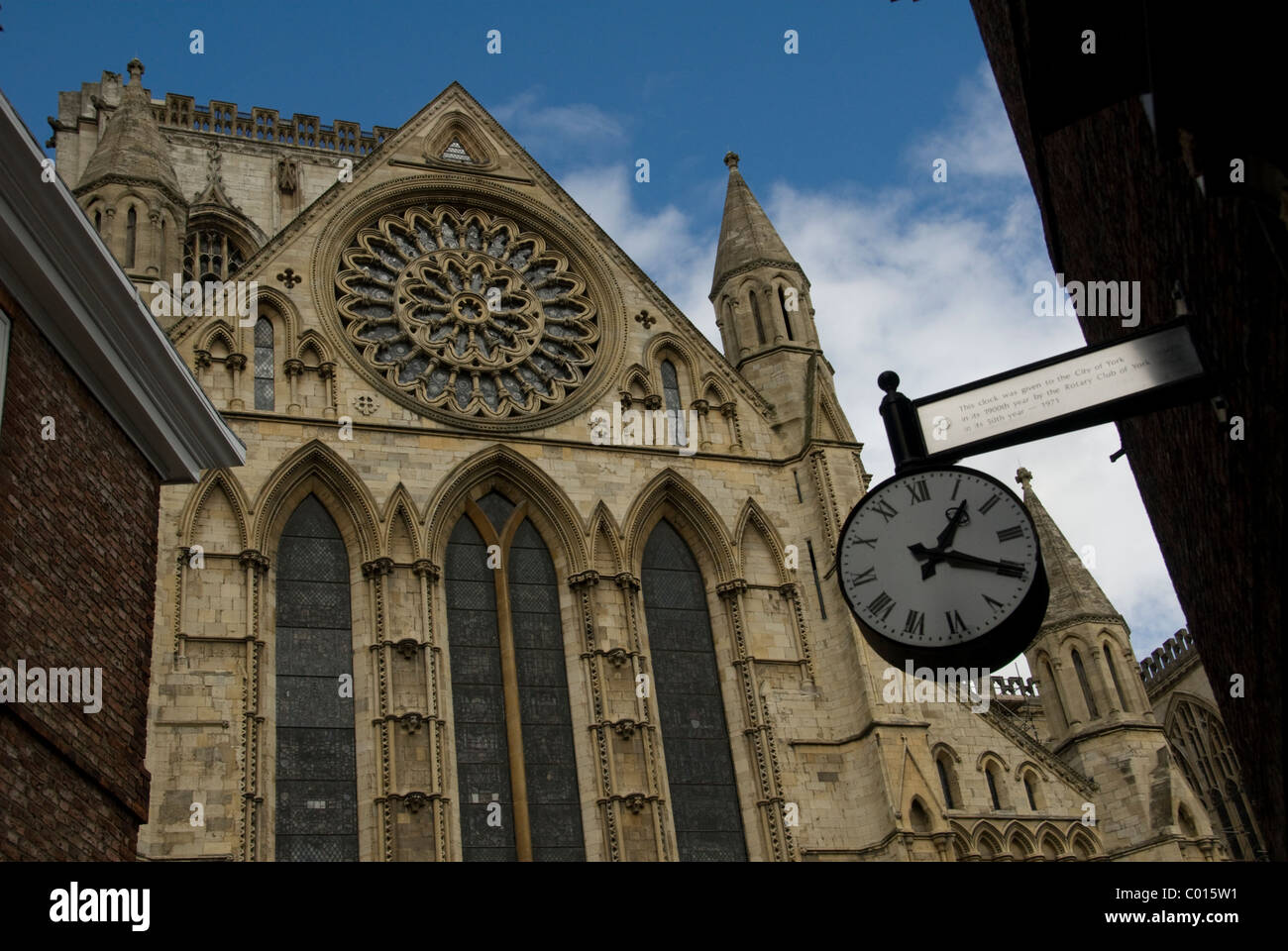 YORKSHIRE; YORK MINSTER EXTERIOR ROSE WINDOW Stock Photo - Alamy