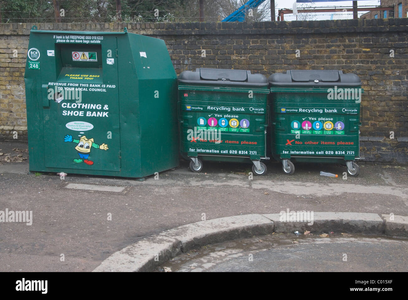 London green recycling bins hi-res stock photography and images - Alamy