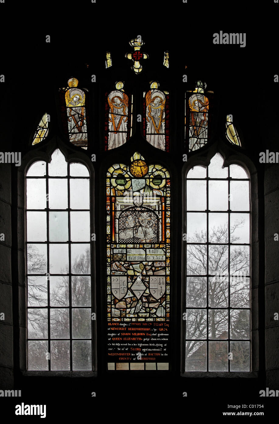 Lady in waiting queen hi-res stock photography and images - Alamy