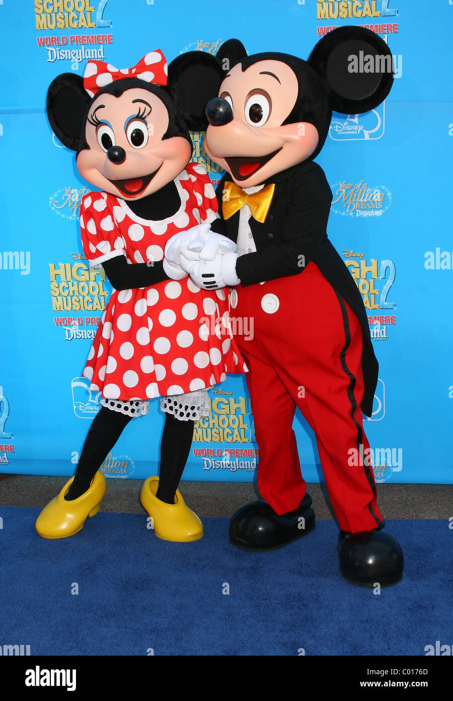 Mickey Mouse And Minnie Mouse Hugging