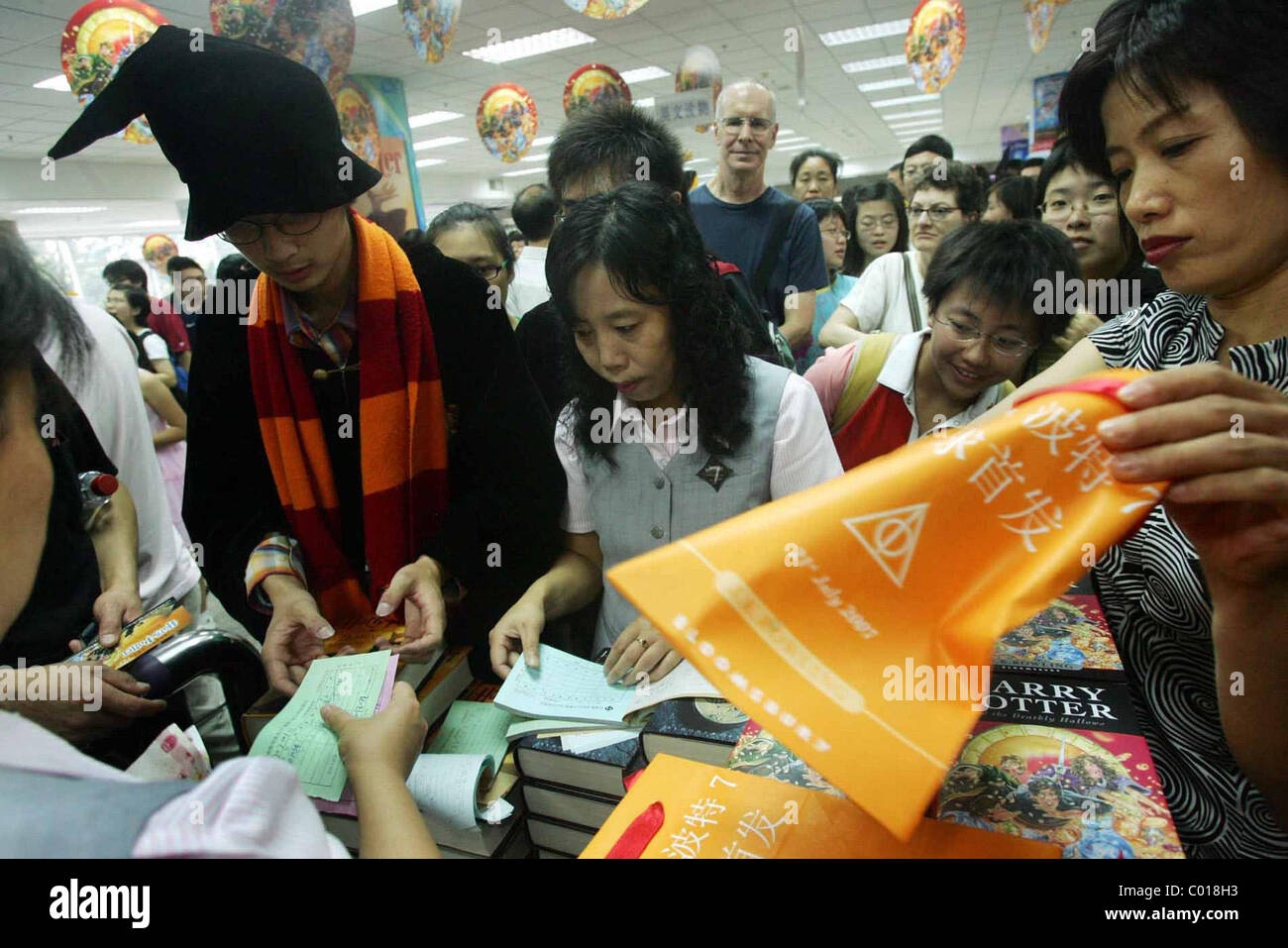 * POTTY FOR POTTER Potter-mania sweeps the world as the streets of ...