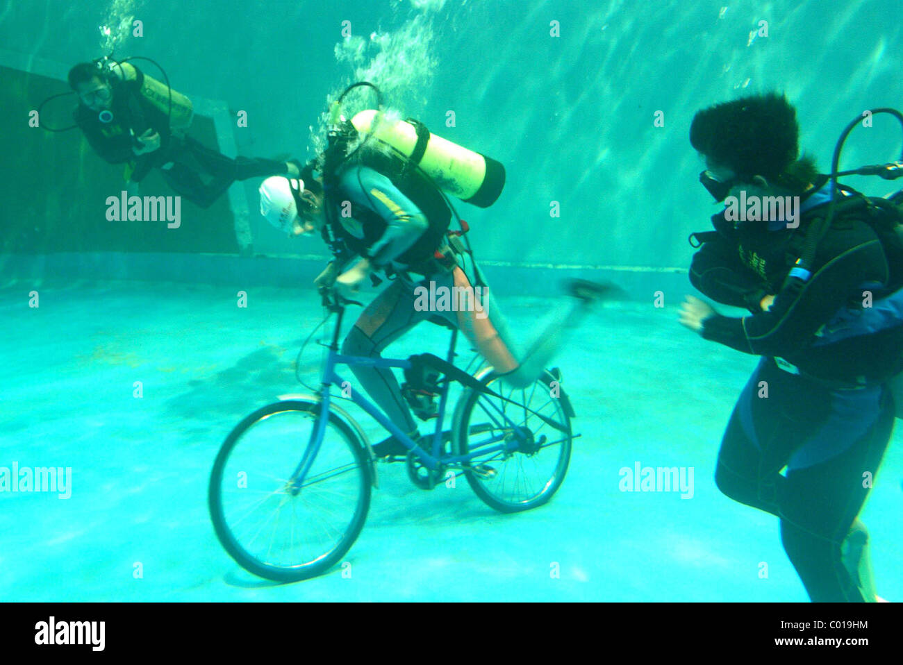 * UNDERWATER OLYMPICS Divers in China compete in an underwater Olympics ...