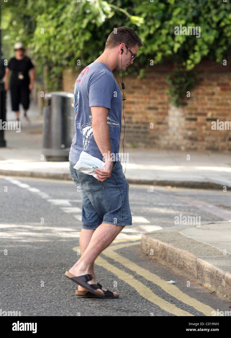Scott Maslen walking through Primrose Hill on a lovely sunny day. On ...