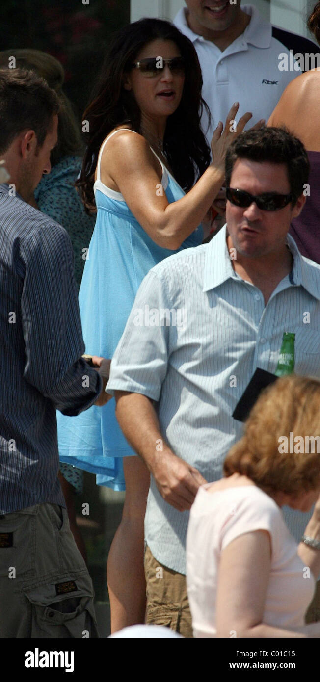 Samantha Harris and her husband Michael celebrate the forthcoming birth ...