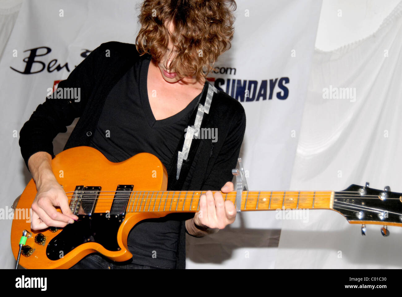 Johnny Borrell of Razorlight performing live as part of the 'Ben ...