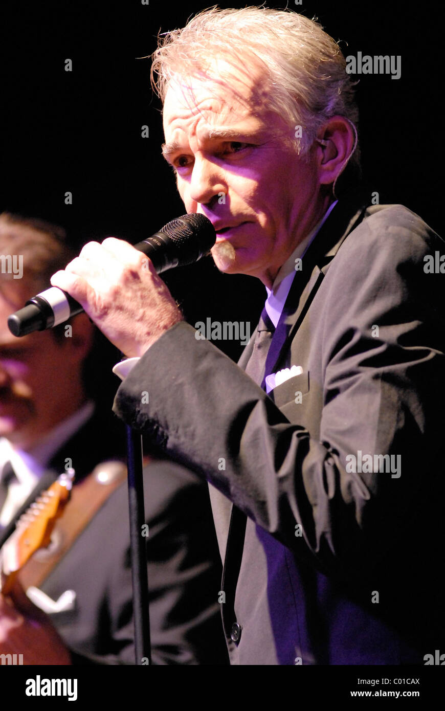 Billy Bob Thornton performing with the Boxmasters at the El Rey Theatre ...