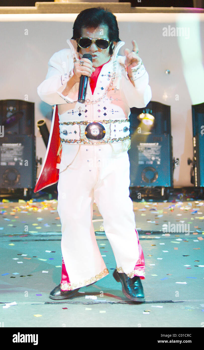 Little Elvis performing in Little Legends, Little People, BIG Show at ...