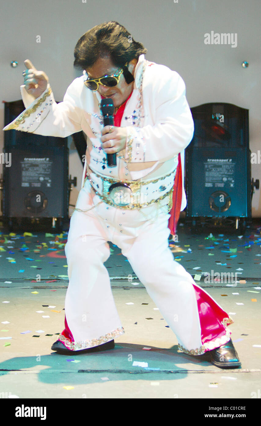 Little Elvis performing in Little Legends, Little People, BIG Show at ...