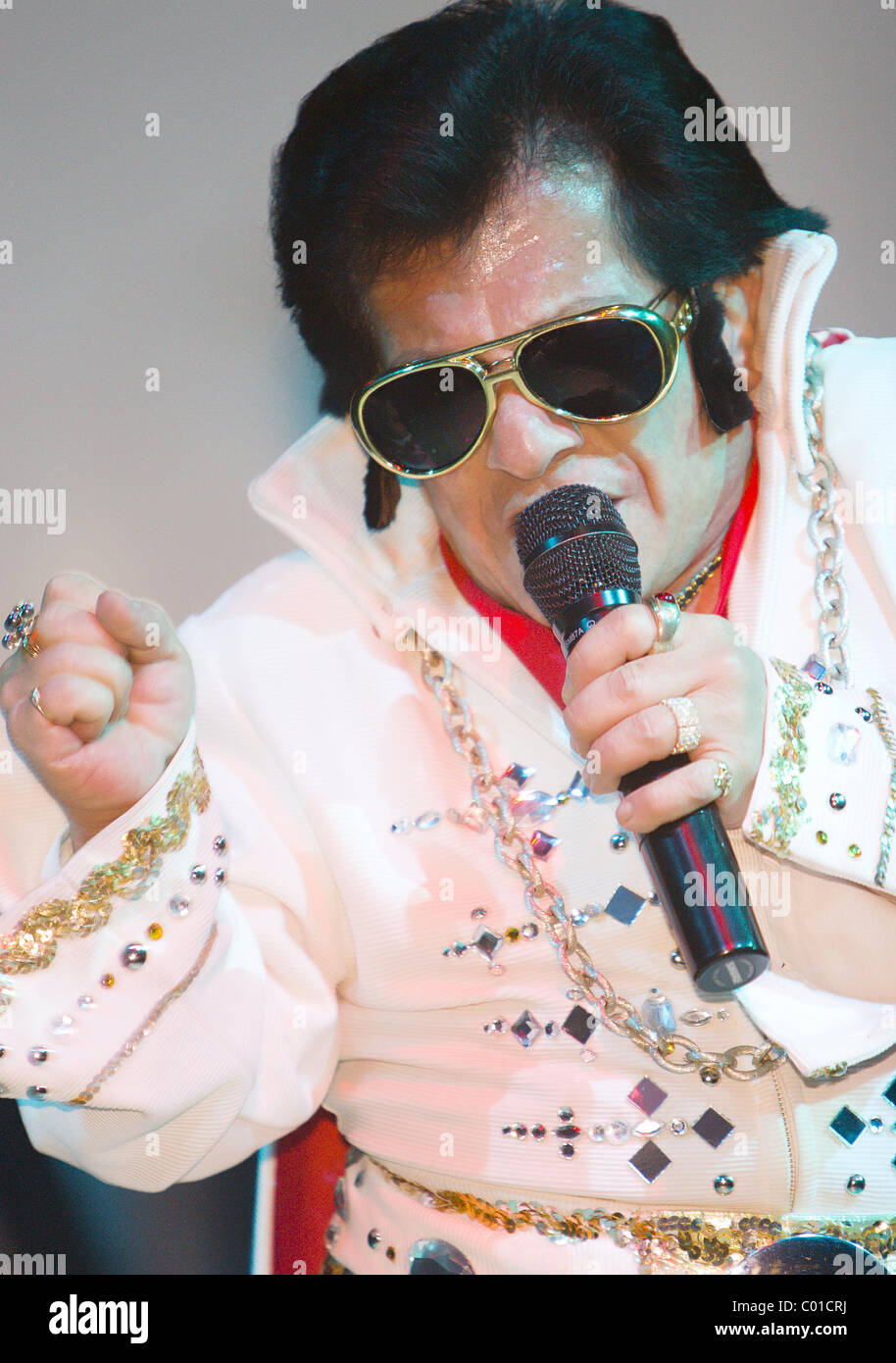 Elvis vegas performing hi-res stock photography and images - Alamy