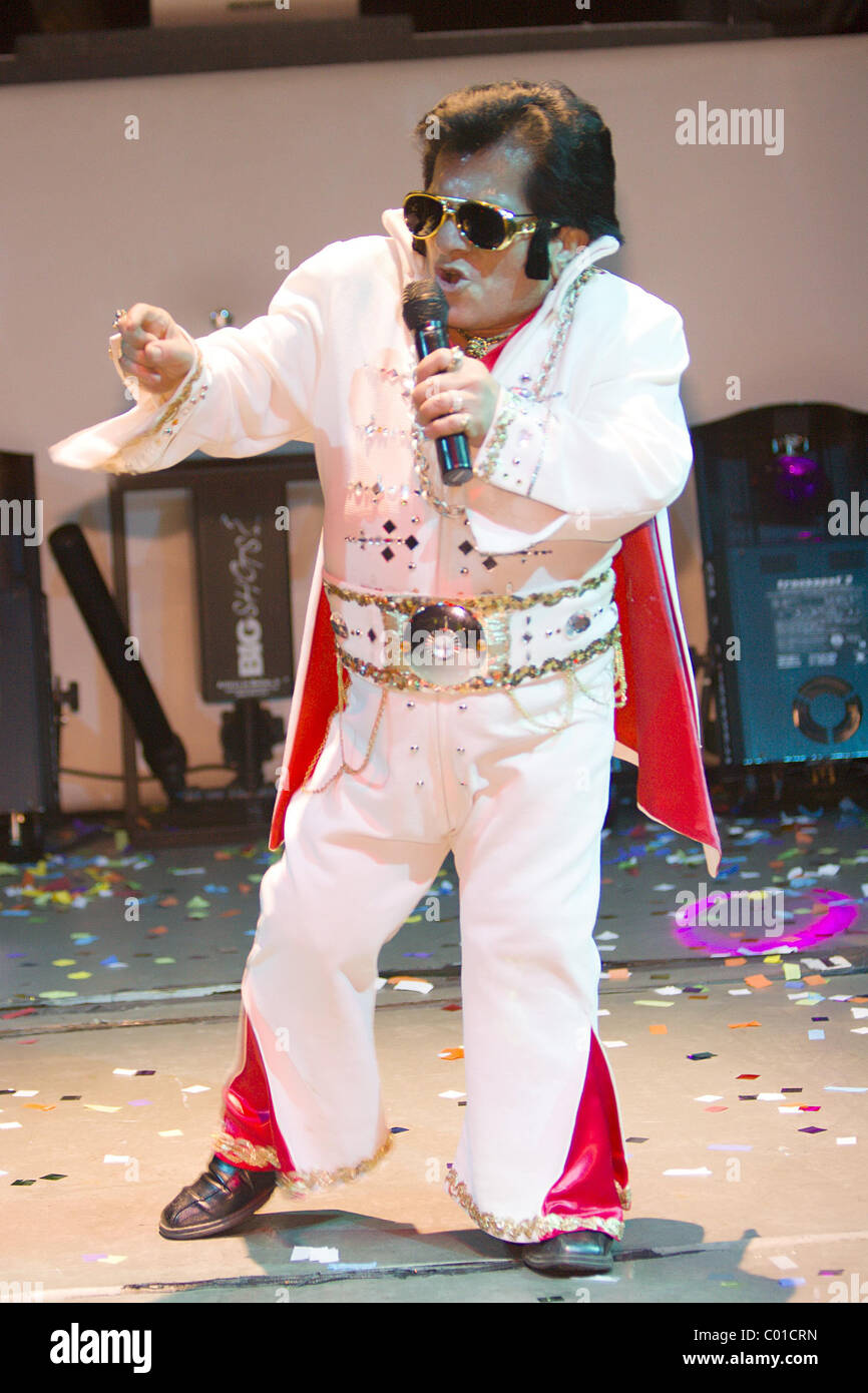 Little Elvis performing in Little Legends, Little People, BIG Show at ...