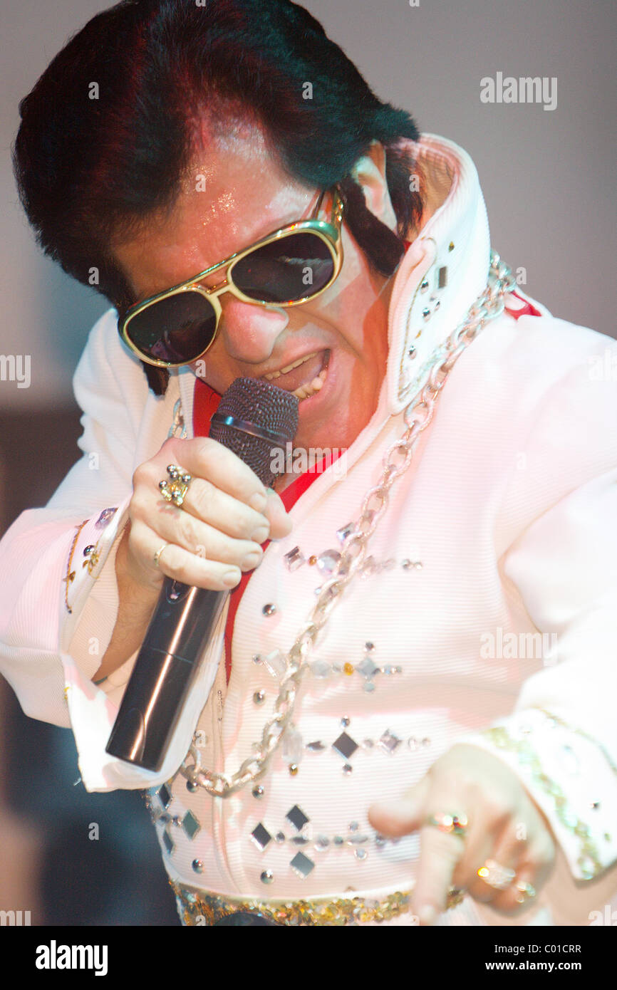 Little Elvis performing in Little Legends, Little People, BIG Show at ...