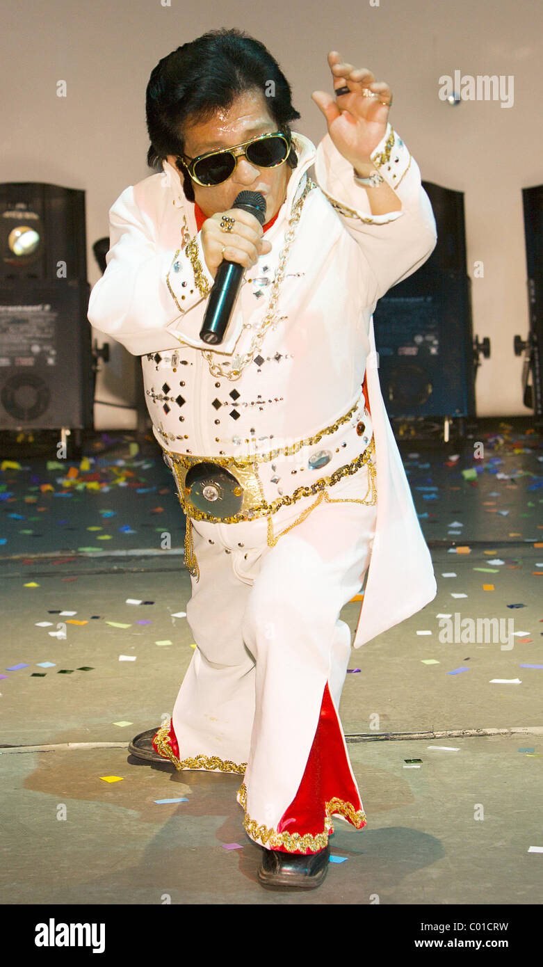 Little Elvis performing in Little Legends, Little People, BIG Show at ...