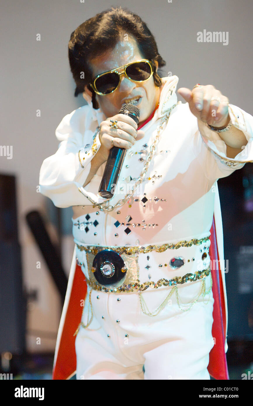 Elvis performing in las vegas hi-res stock photography and images - Alamy