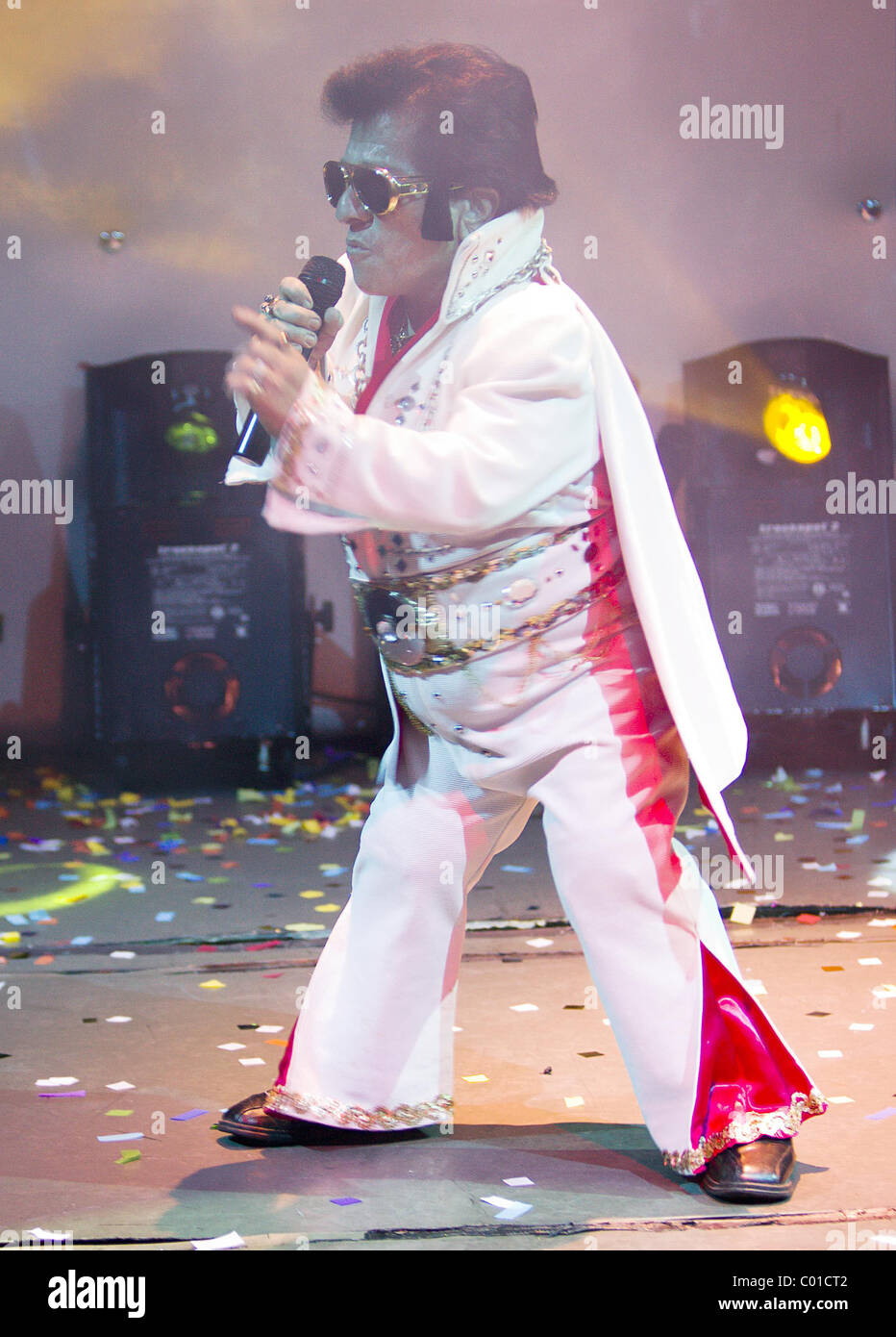 Little Elvis performing in Little Legends, Little People, BIG Show at ...