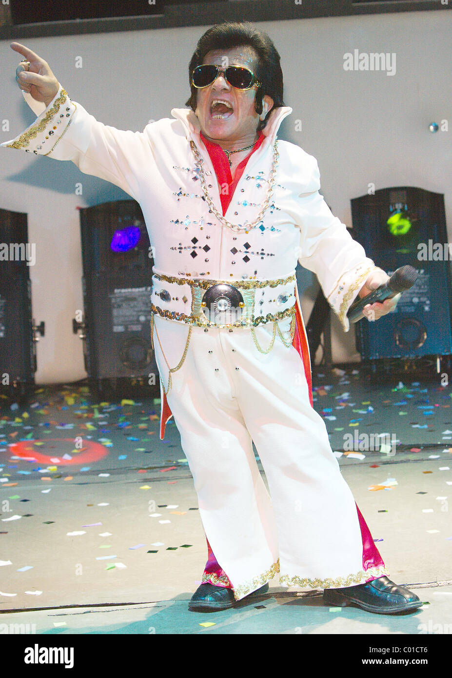 Elvis performing in las vegas hi-res stock photography and images - Alamy