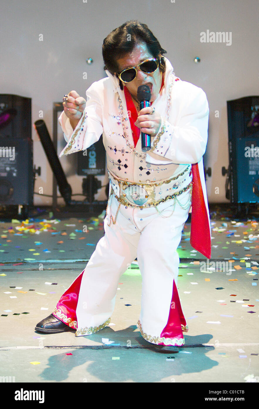 Little Elvis performing in Little Legends, Little People, BIG Show at ...