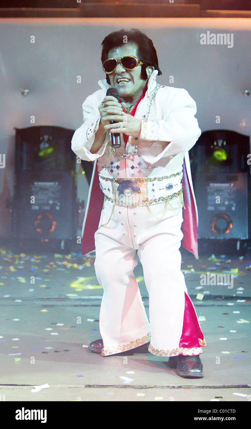 Little Elvis performing in Little Legends, Little People, BIG Show at ...