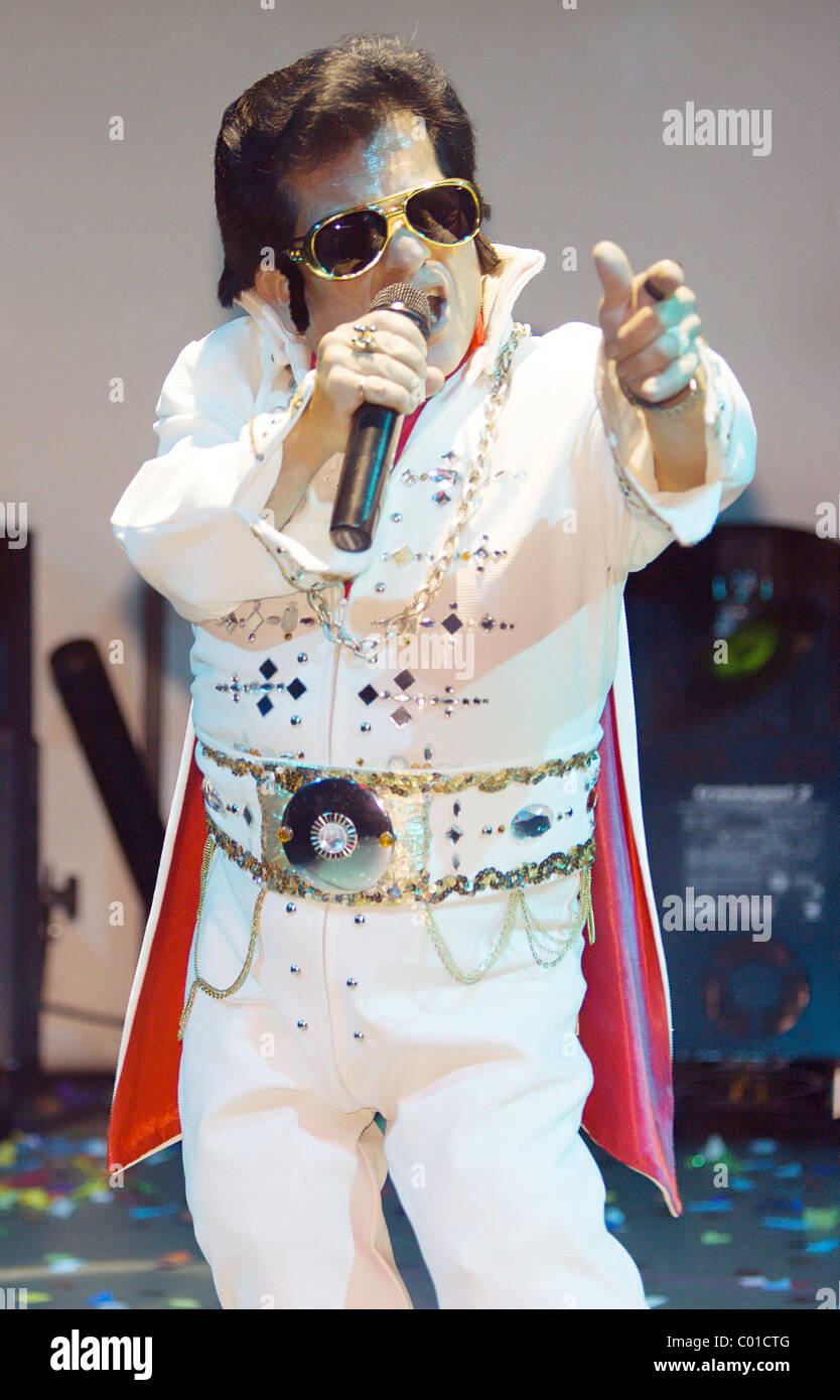 Elvis vegas performing hi-res stock photography and images - Alamy