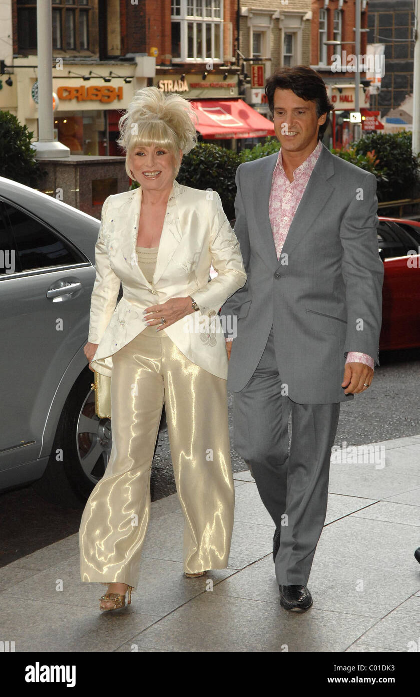 Bárbara Windsor Scott Mitchell Scott Mitchell Barbara Windsor Hi Res