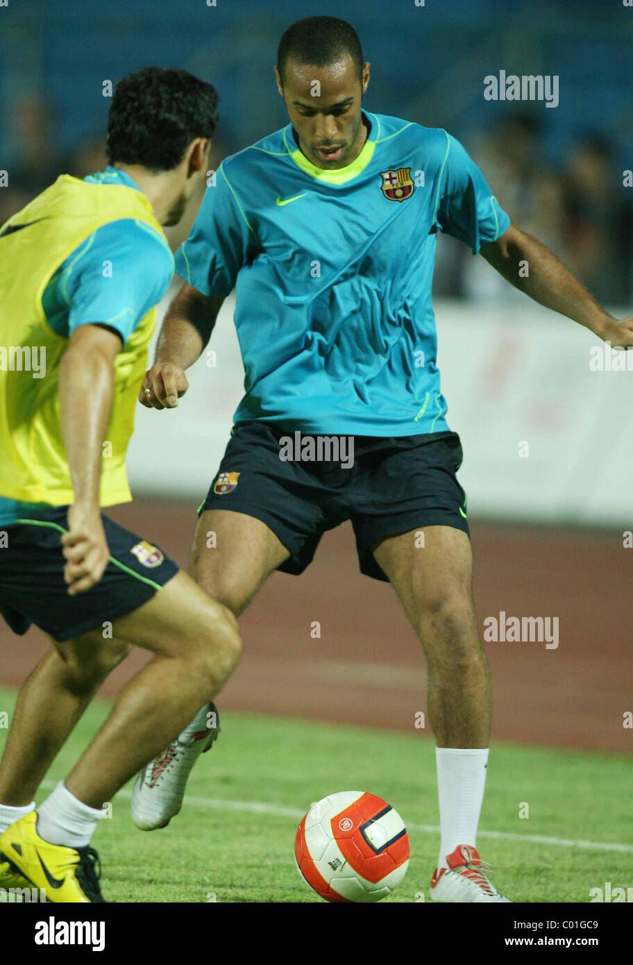 Thierry henry of barcelona hi-res stock photography and images - Alamy
